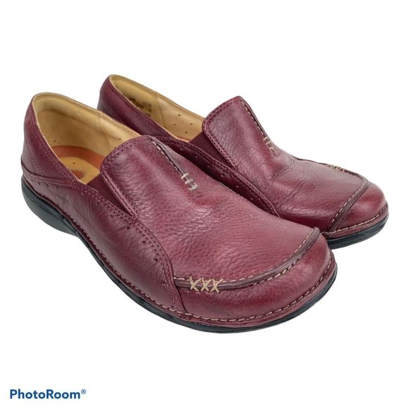 Clarks | Shoes | Structured Clarks Red Leather Closed Toe Shoes 6m ...